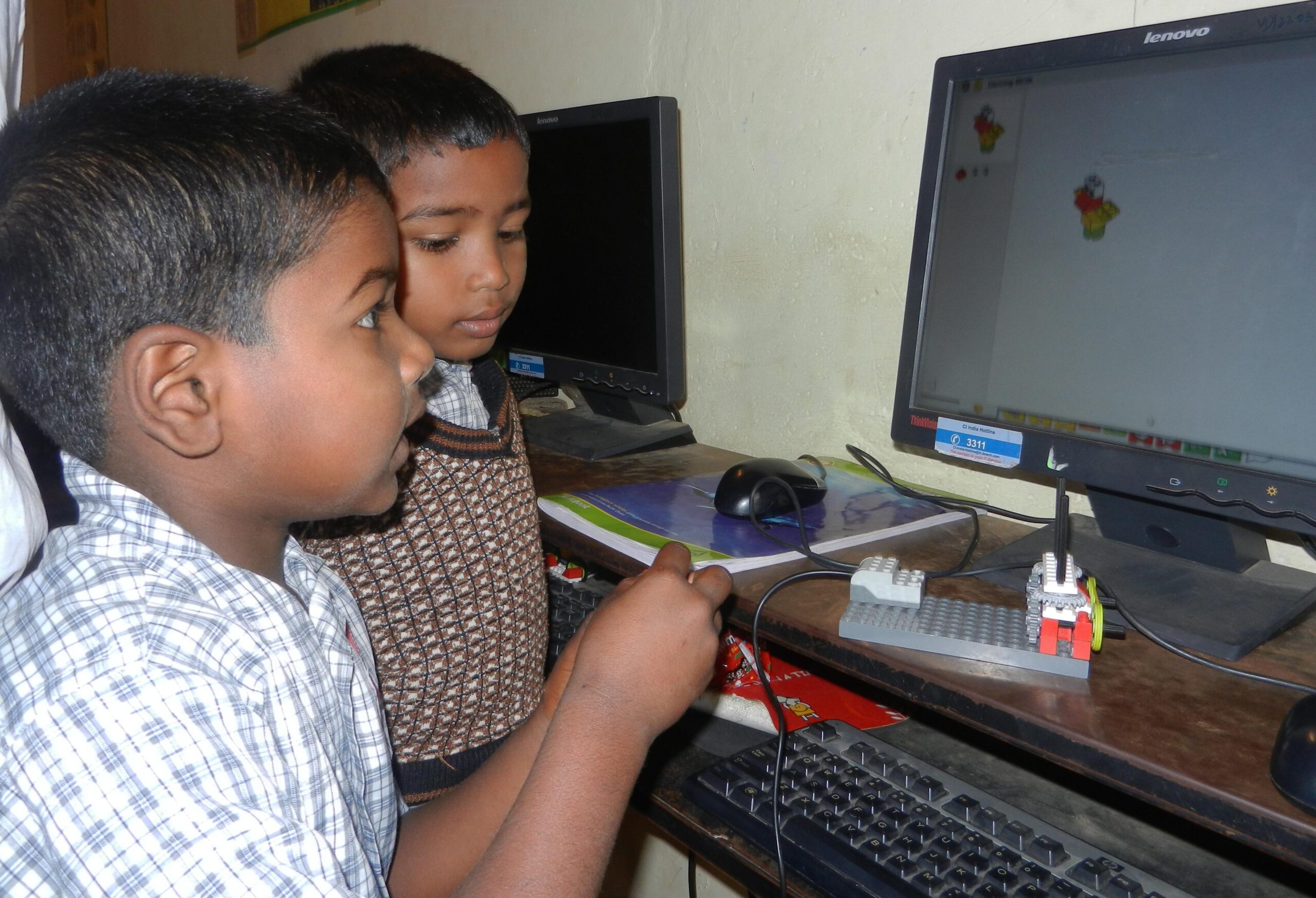 ROBO-MANIA IS SPREADING LIKE WILDFIRE. - Akshara Foundation
